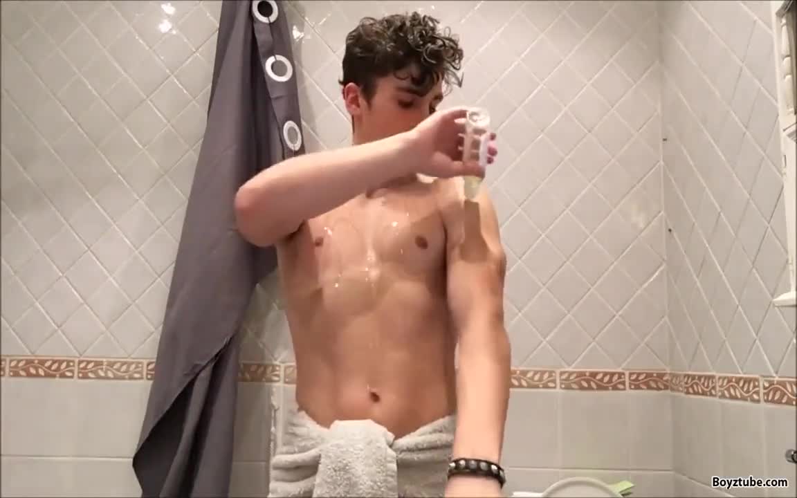 Muscle Hunk Flex and Jerk Off - BoyFriendTV.com