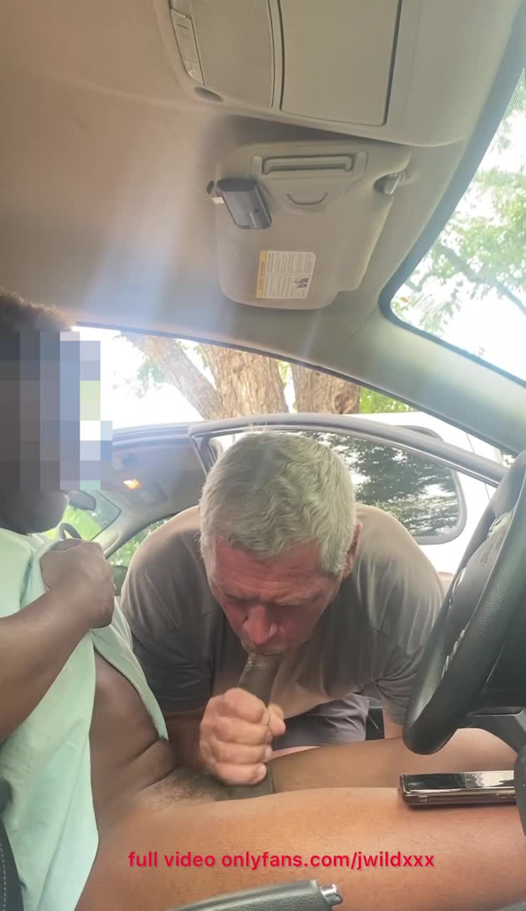 CRUISING OLDER GUY CATCHES ME STROKING AND SUCKS MY COCK!!! - BoyFriendTV.com