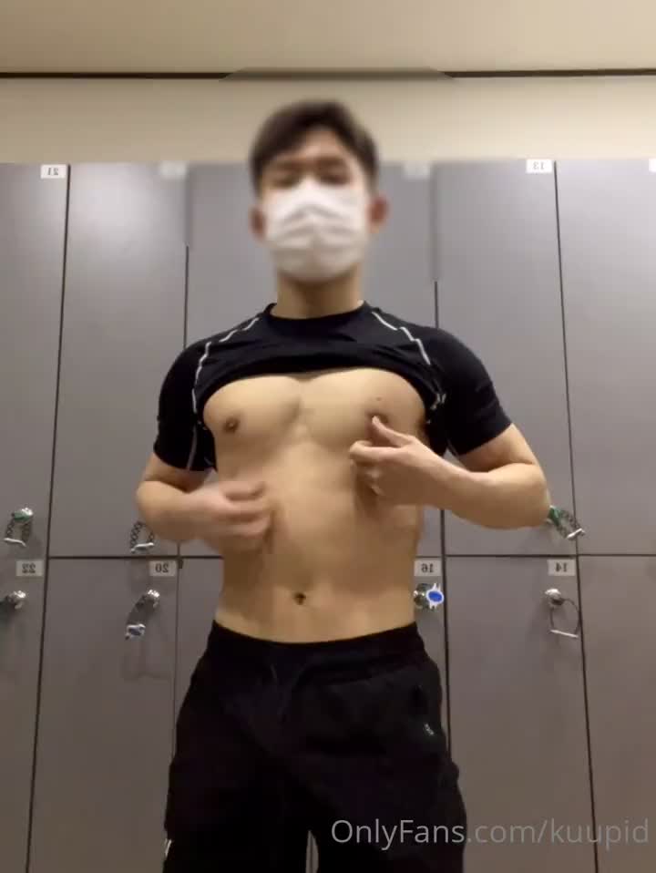 Kuupid jerk off in the gym - BoyFriendTV.com
