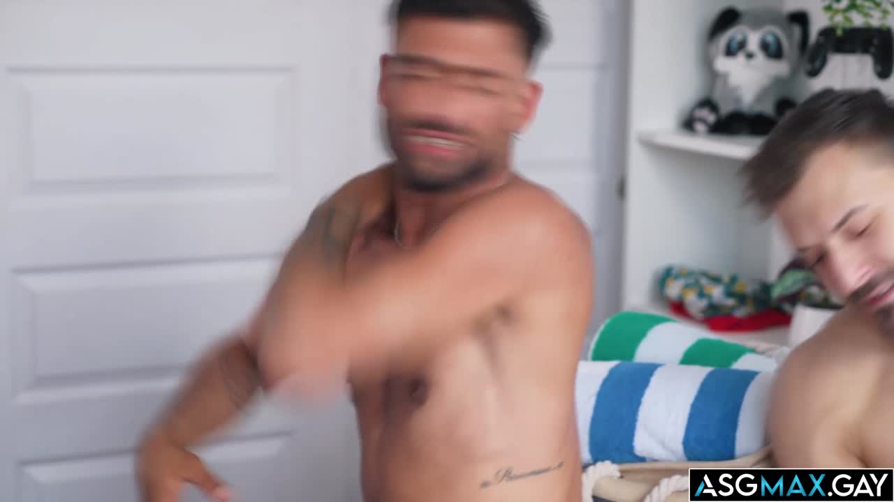 Jocks Vito Vitali And Felix Trainor Have Sex Before Beachtime