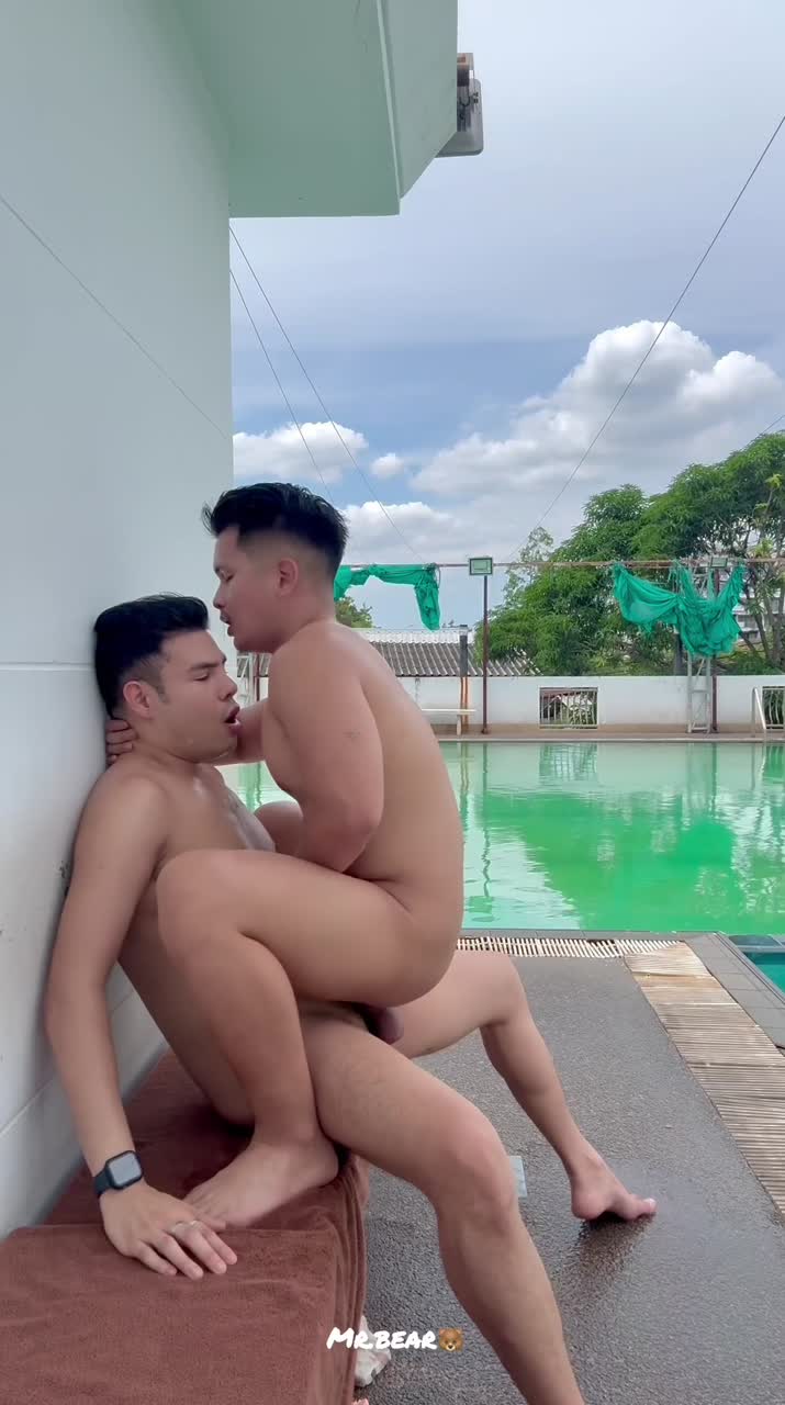 Fucked in Public Pool with Mrbear - BoyFriendTV.com